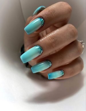 Nail Your Graduation Style: Must-Try Nail Designs